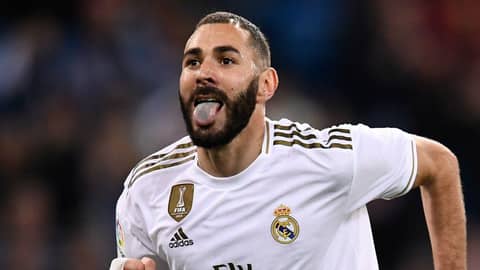 Karim Benzema Bela Lionel Messi yang Diserbu Kritik | IDN Times