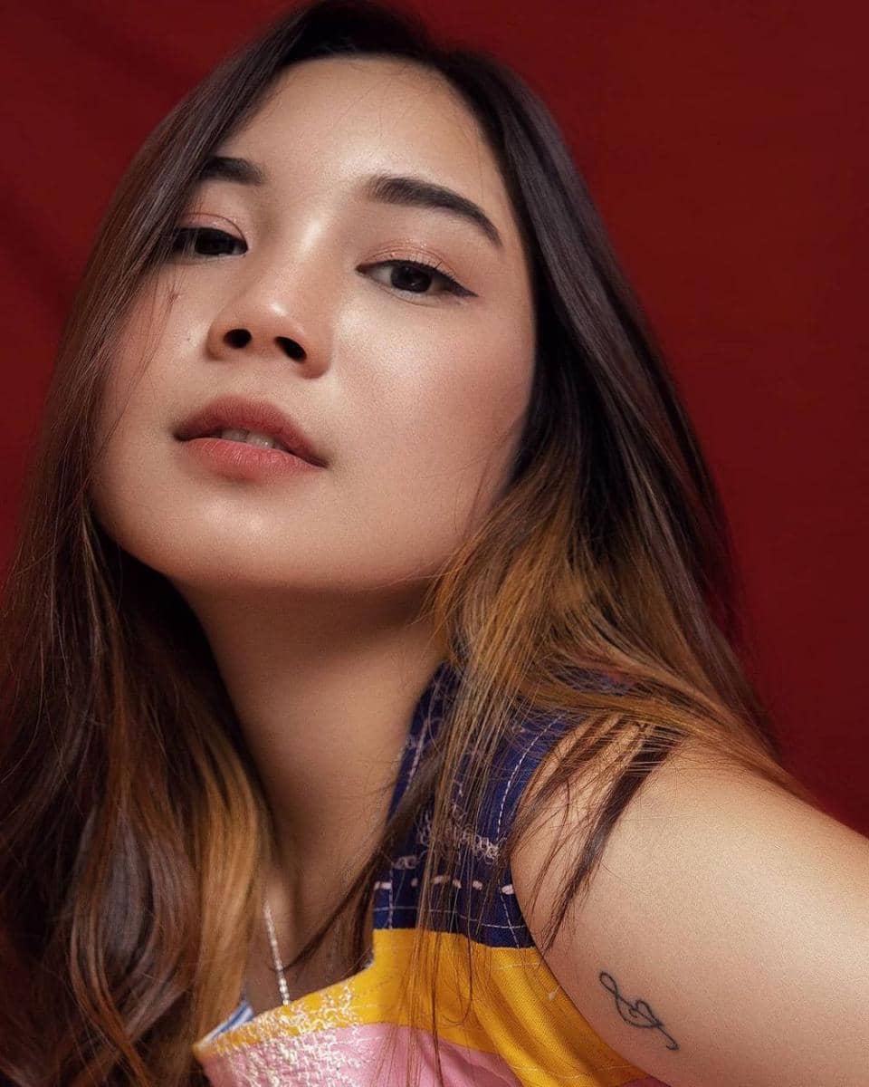 9 Potret Yuri MasterChef yang Tidak Sengaja Pamer Tato | IDN Times