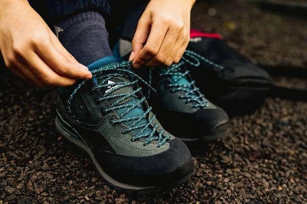 20 Perlengkapan Naik Gunung yang Perlu Dibawa | IDN Times