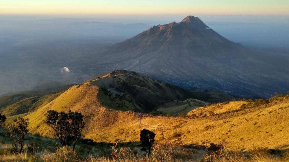 9 Fakta Gunung Merbabu yang Berlapiskan Sabana | IDN Times