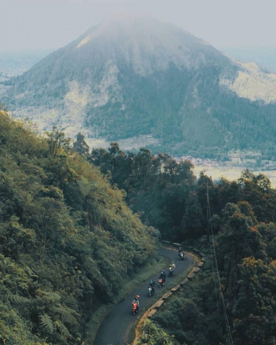 Gunung Angker di Indonesia Ini Terkenal dengan Pasar Setan | IDN Times