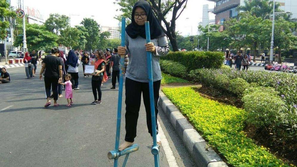 Fakta dan Sejarah Permainan Tradisional Egrang | IDN Times Lampung