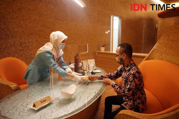 Nasabah Bank: Pengertian, Jenis, dan Keuntungannya | IDN Times
