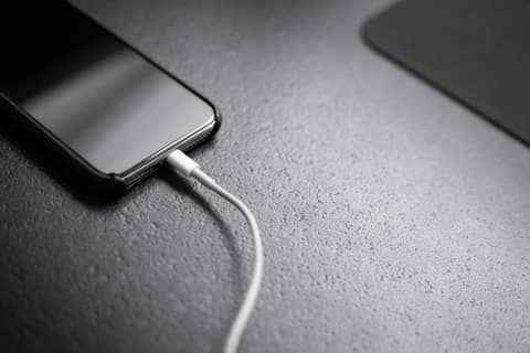 Perbandingan type-C iPhone dengan type-C Android, Ada Beda? | IDN Times