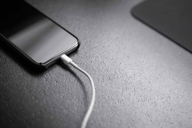 Perbandingan type-C iPhone dengan type-C Android, Ada Beda? | IDN Times
