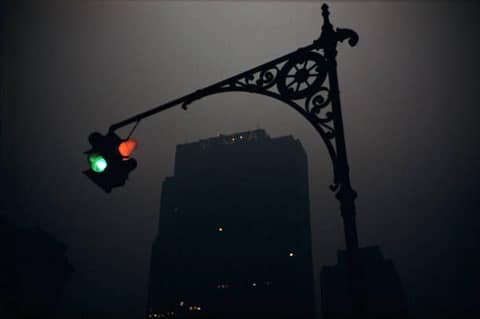 Lampu Merah: Fungsi, Sejarah, dan Alasan Pemilahan Warnanya | IDN Times