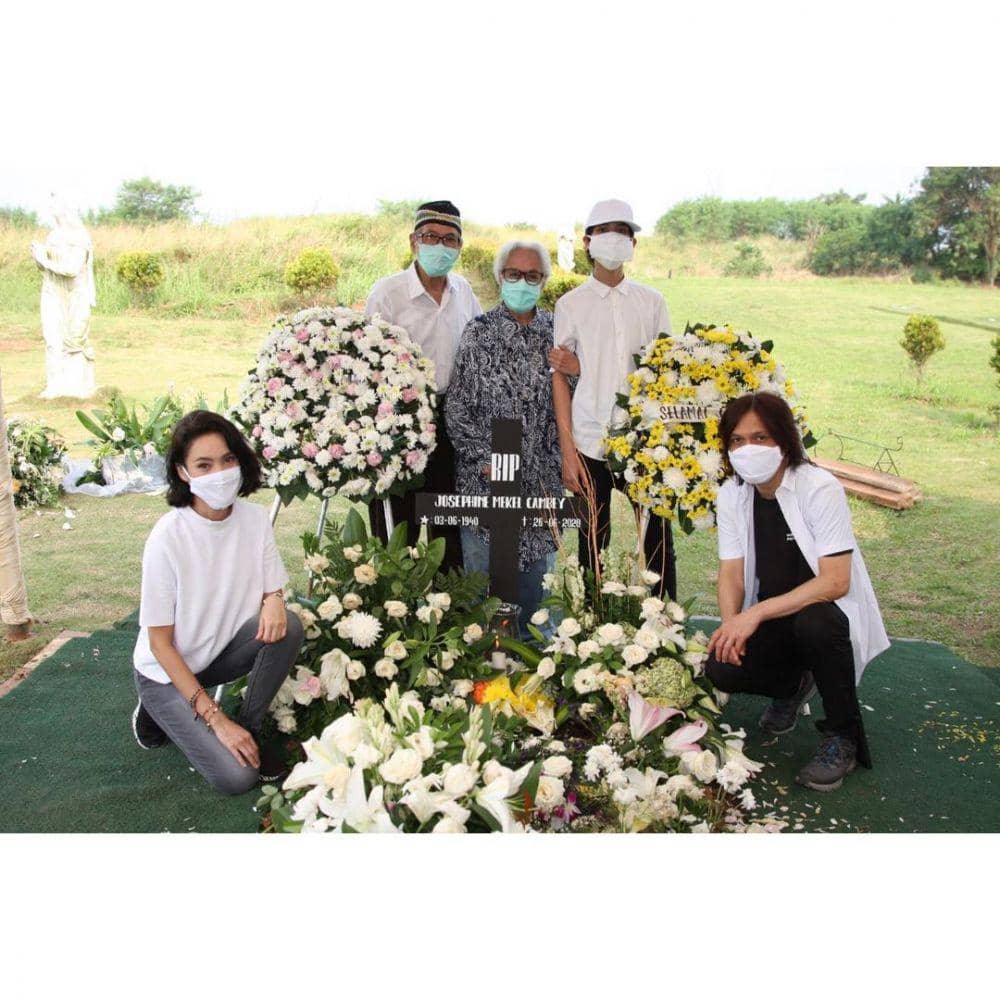 9 Potret Once Bersama Manuel, Putra Tunggalnya yang Udah ABG | IDN Times