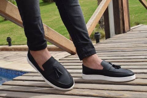 15 Rekomendasi Sepatu Slip On Brand Lokal Terbaik, Keren! | IDN Times