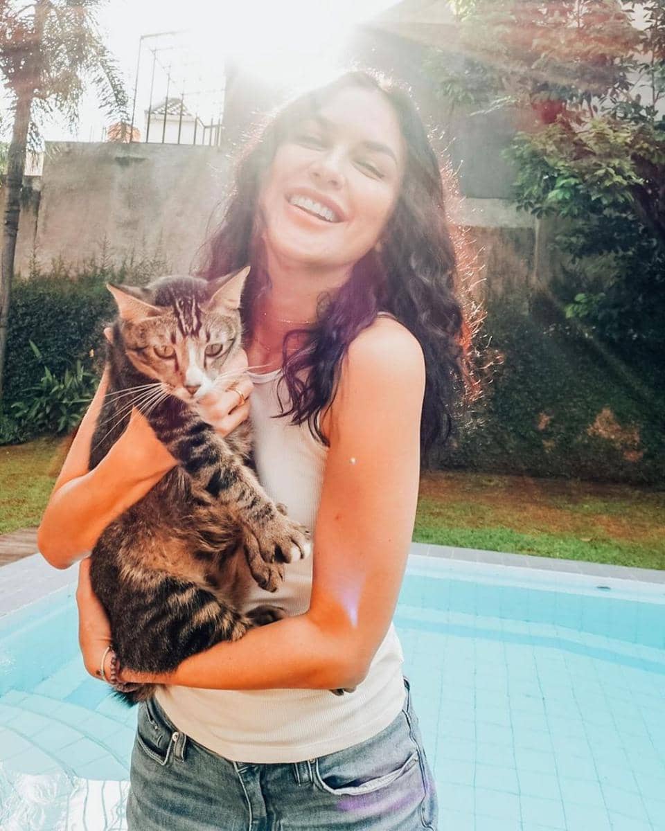 Cat Lover! 10 Potret Artis dan Anak Bulu Kesayangannya | IDN Times