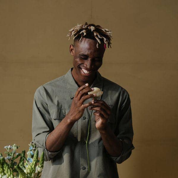 7 Inspirasi Model Rambut Gimbal Pria yang Bisa Kamu Tiru | IDN Times