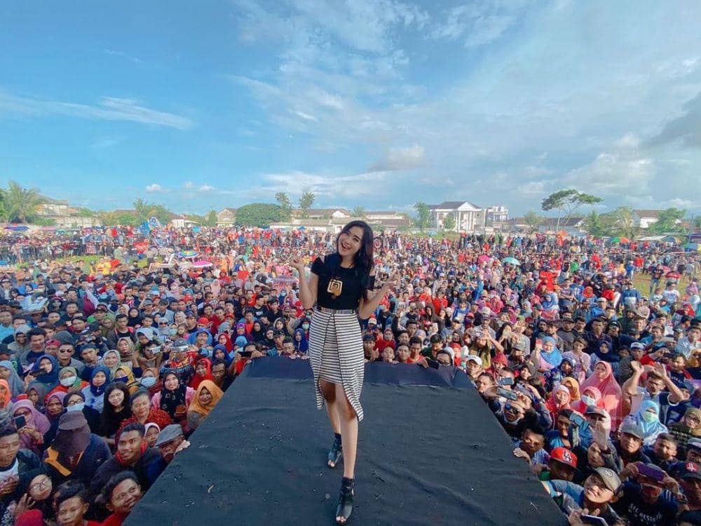 Profil dan Biodata Yeni Inka, Sang Ratu Ambyar Indonesia | IDN Times