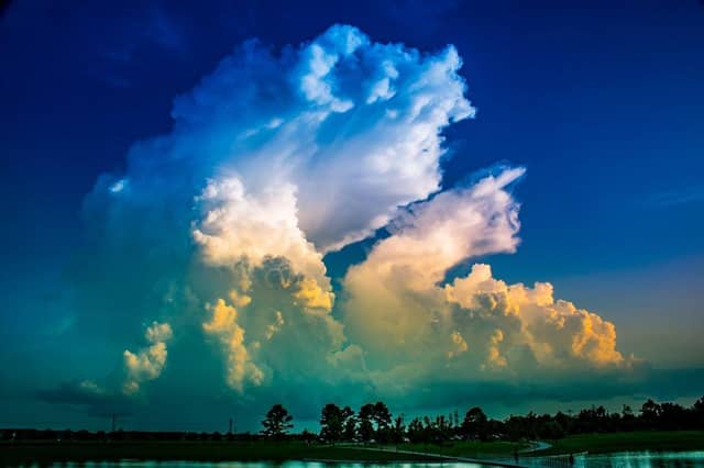Awan Cumulonimbus: Pengertian, Proses, dan Dampaknya | IDN Times