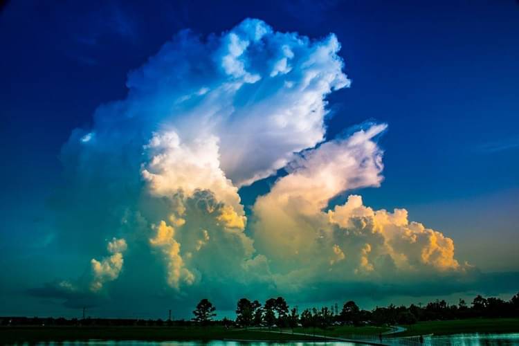 Awan Cumulonimbus: Pengertian, Proses, dan Dampaknya | IDN Times