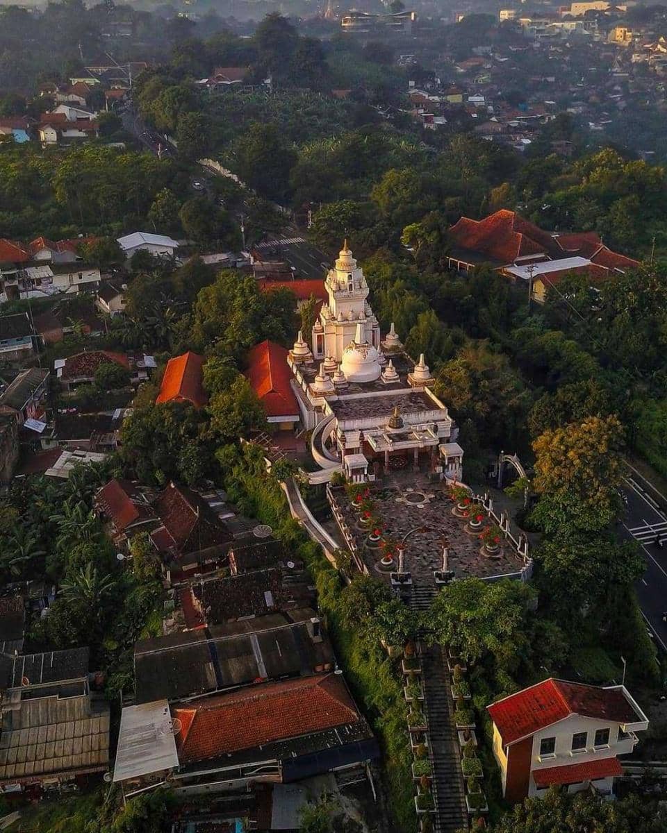 9 Wihara yang Menawan di Indonesia, Tak Perlu Keluar Negeri! | IDN Times