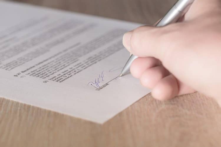 Denda: Pengertian, Jenis, dan Pasal yang Mengatur Denda | IDN Times