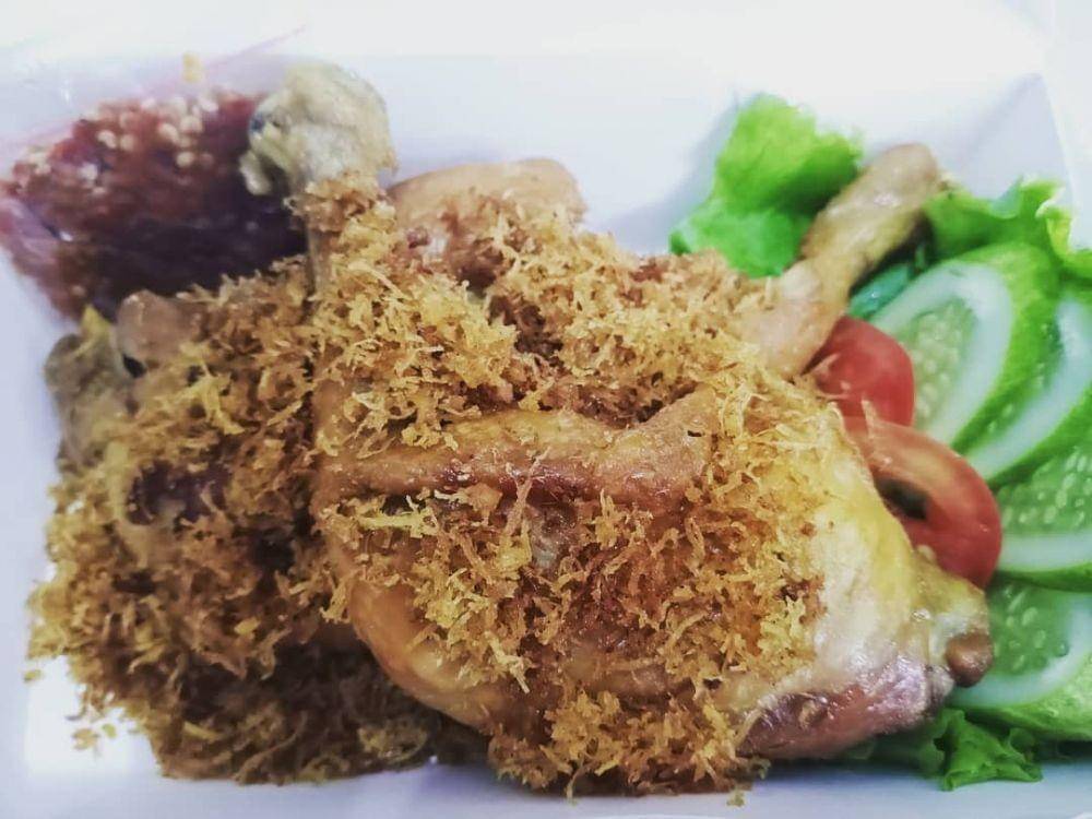 Resep dan Cara Membuat Ayam Serundeng yang Gurih | IDN Times