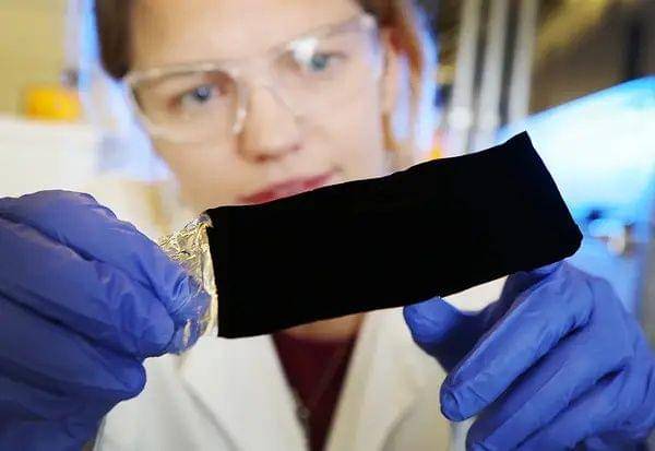 Fakta Unik Vantablack, Warna Hitam Tergelap di Dunia | IDN Times