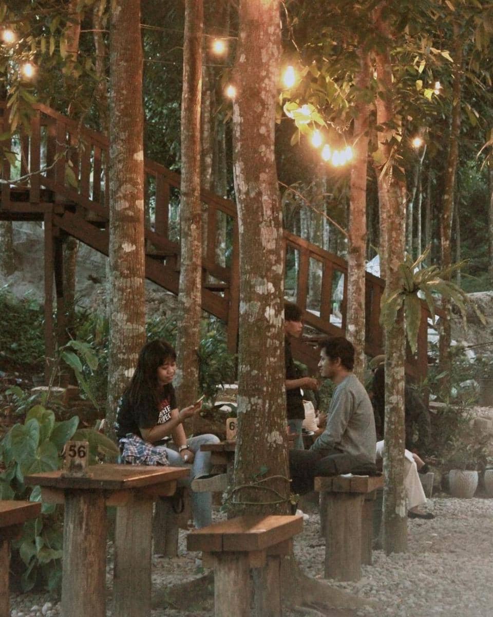 17 Cafe Trawas Terbaru yang Asyik buat Nongkrong, Asri Lho! | IDN Times