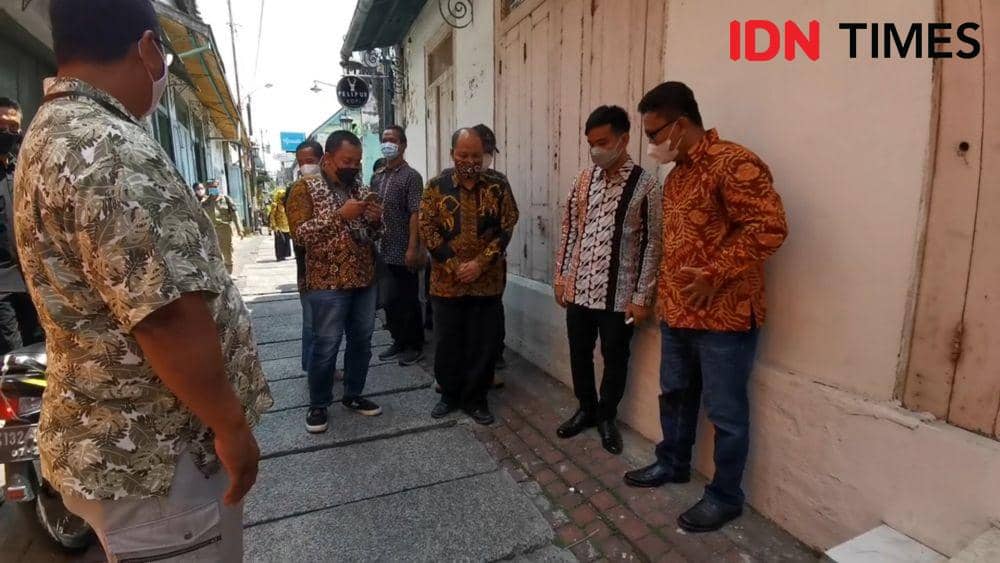 Blusukan ke Kampung Batik, Gibran Temukan Jalan Yang Asal-as | IDN ...