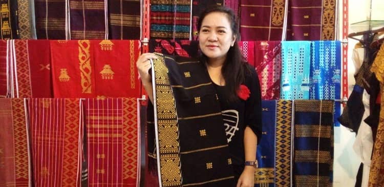 Gak Cuma Ulos, Ini 9 Kain Tradisional dari Sumut yang Sarat Makna | IDN ...