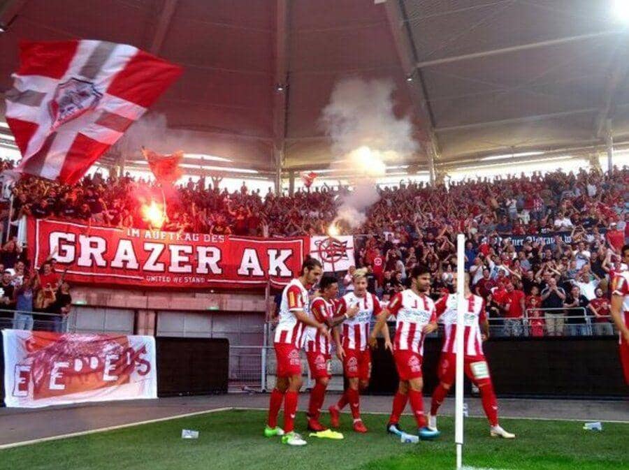 10 Klub yang Dijuluki Setan Merah Selain Manchester United | IDN Times