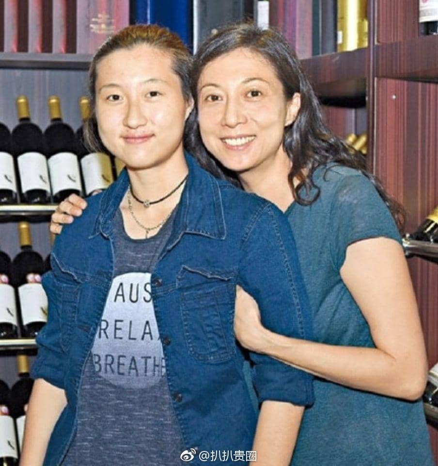 Biodata dan Profil Keluarga Jackie Chan, Istri hingga Anak | IDN Times