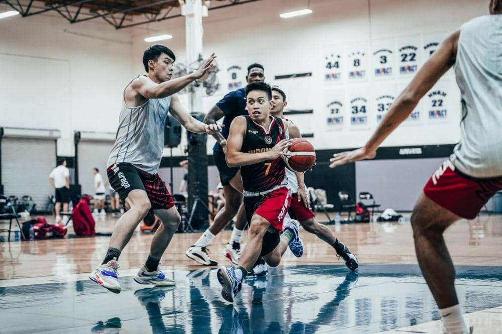 Cara Melakukan Bounce Pass dalam Basket, Pahami Tekniknya! | IDN Times