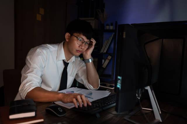 Lembur: Pengertian, Peraturan, Jenis, dan Perhitungannya | IDN Times
