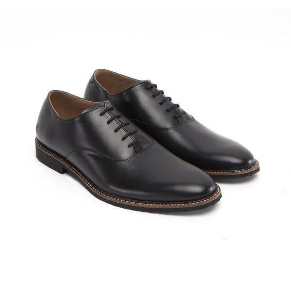 20 Jenis Sepatu Pria untuk Berbagai Acara, Pasti Pas! | IDN Times