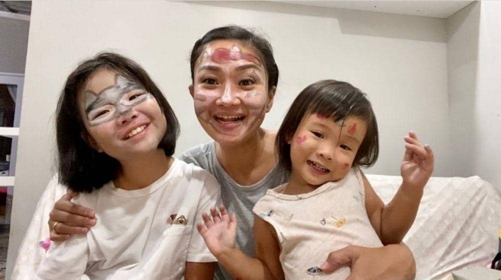 12 Tahun Menikah, 9 Potret Keluarga Cici Panda Kini di Bali | IDN Times