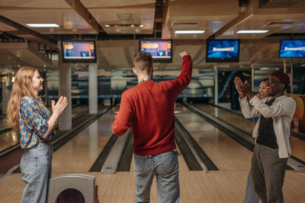 Olahraga Bowling: Sejarah, Peraturan, Peralatan, dan Teknik | IDN Times