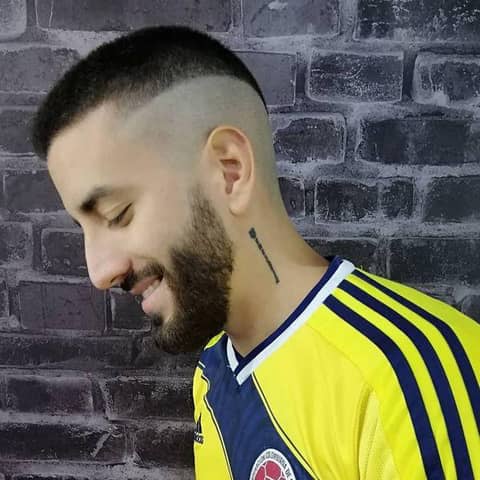 15 Rekomendasi Cukuran Botak Keren Pria agar Makin Macho | IDN Times