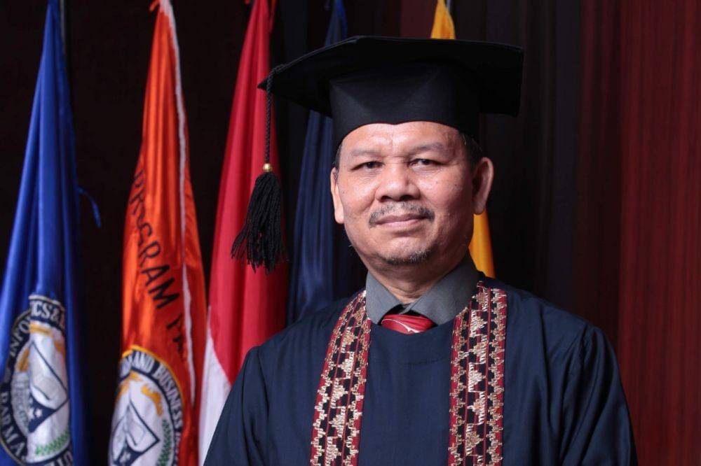 Cerita Prof Anuar Sanusi, Guru Besar Pertama IIB Darmajaya | IDN Times ...