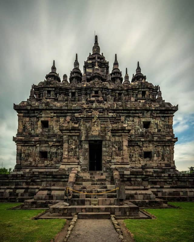10 Candi di Indonesia Paling Besar dan Megah | IDN Times