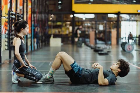 Cara Melakukan Sit Up yang Benar, Mudah untuk Pemula | IDN Times