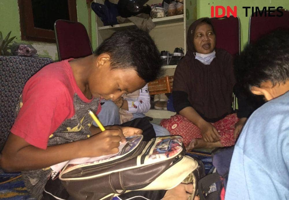 Menyemai Asa di Sekolah Rakyat Kejawan Surabaya | IDN Times Jatim