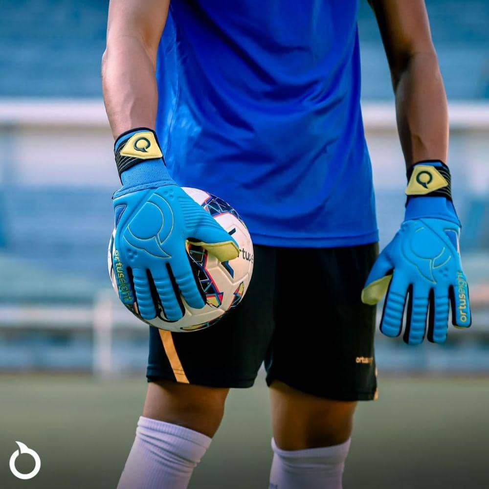 5 Rekomendasi Sarung Tangan Kiper Brand Lokal Terbaik | IDN Times