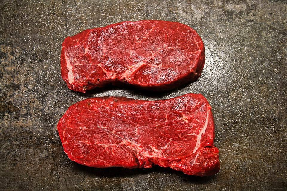 Cara Membersihkan Daging Sapi yang Benar, Gak Perlu Air! | IDN Times
