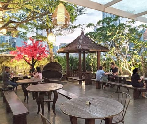 15 Cafe Rooftop Jakarta Selatan Terhits dan Instagramable | IDN Times
