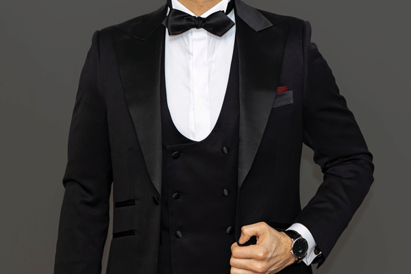 5 Perbedaan Jas dan Tuxedo yang Perlu Diketahui | IDN Times