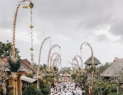 Daftar Rahinan Hindu November 2025, Merayakan Galungan Kuningan | IDN ...