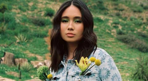 9 Fakta Single Terbaru NIKI 'Before', Cinta yang Kandas | IDN Times