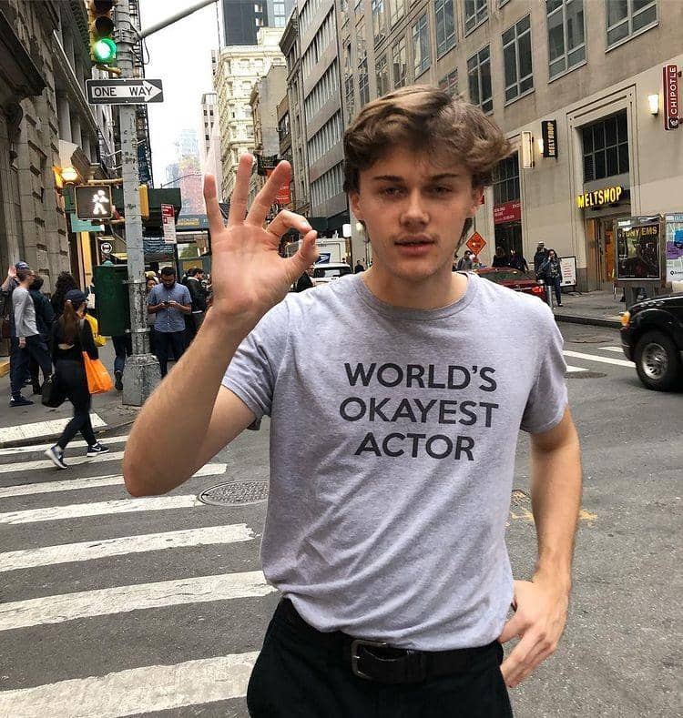 Biodata dan Profil Christopher Briney | IDN Times