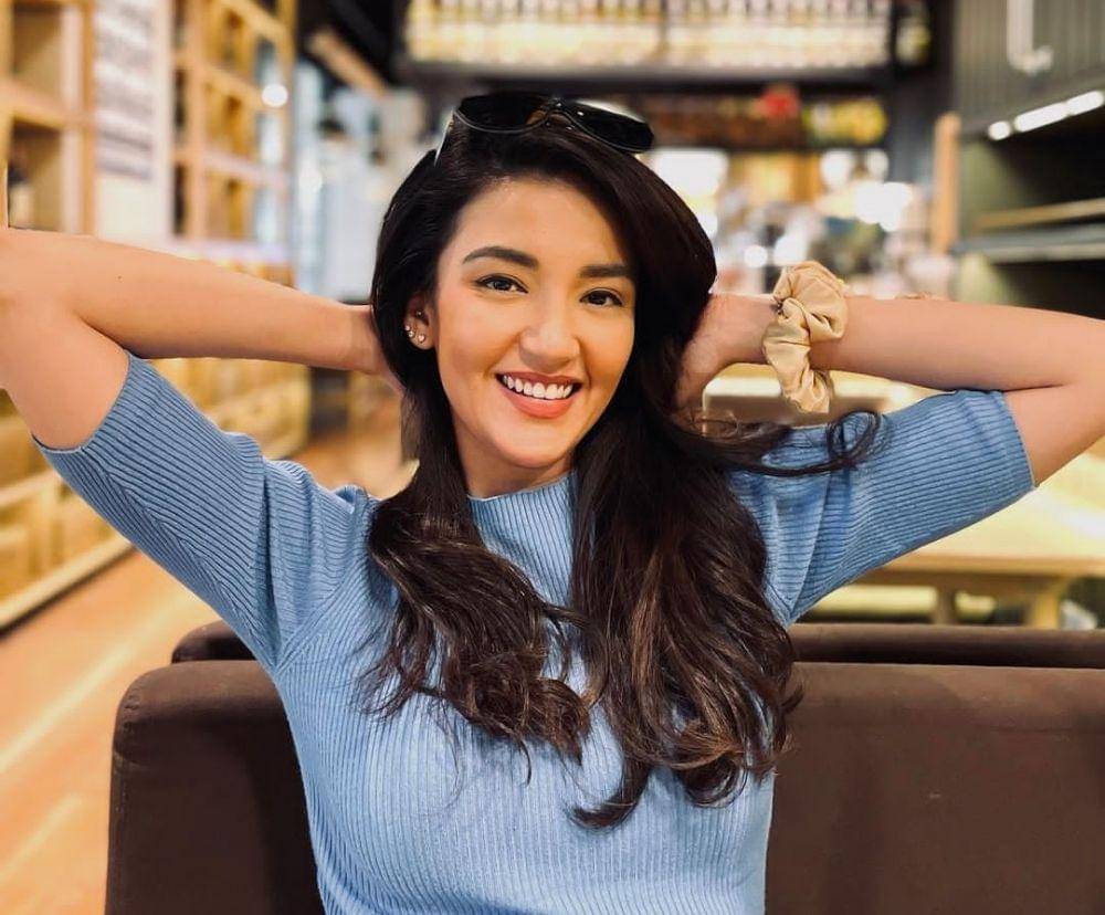 Artis Berstatus Janda yang Dijuluki Hot Mama, Charming Abis! | IDN Times