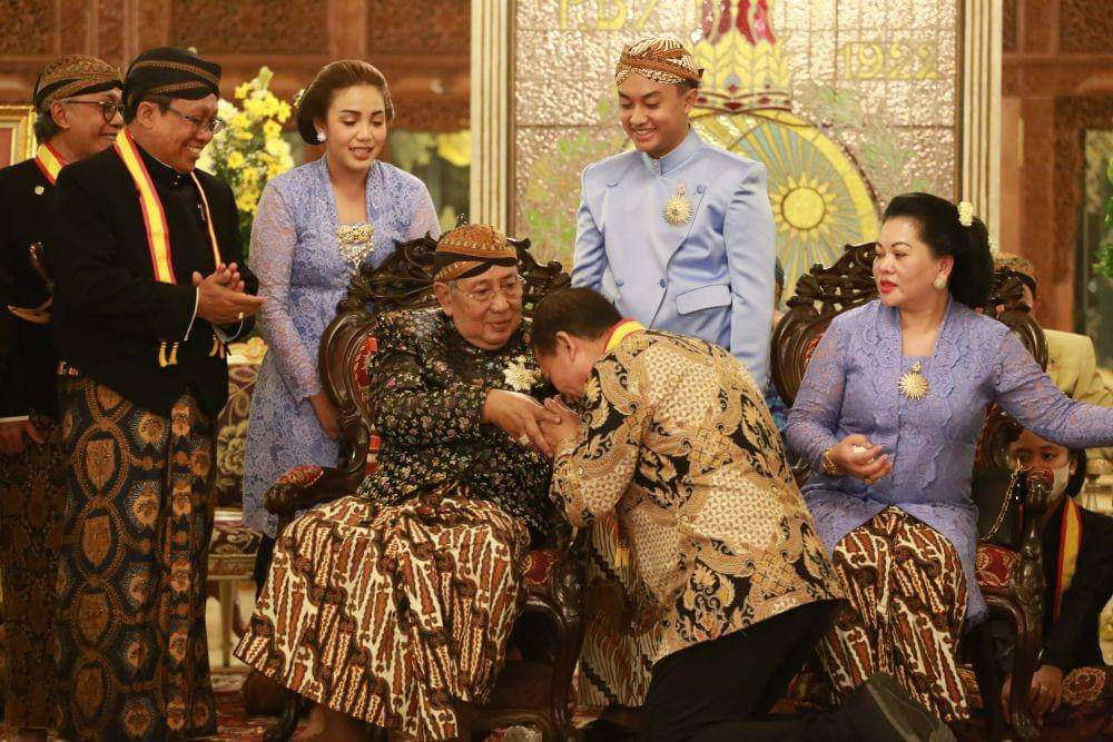 Profil Sinuhun Pakubuwono XIII: Riwayat dan Silsilah Raja Keraton Solo ...