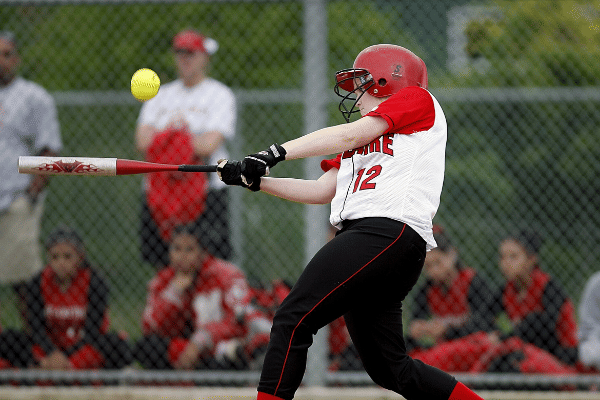 3 Cara Memukul Bola Kasti yang Benar, Pahami Tekniknya | IDN Times