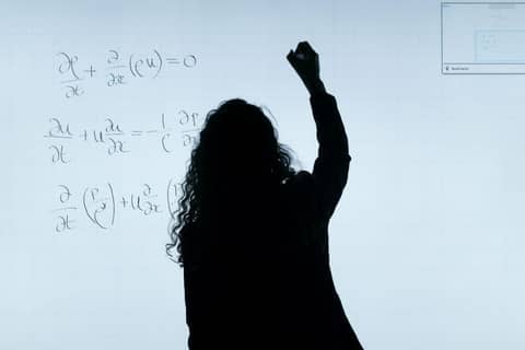 Contoh Soal Massa Relativistik Lengkap dengan Pembahasannya | IDN Times