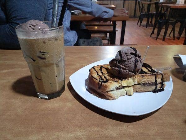 20 Tempat Makan di Depok yang Enak dan Wajib Dicoba | IDN Times