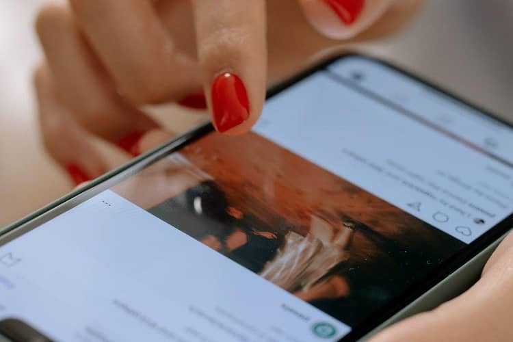 Caption Adalah Apa?: Pengertian, Fungsi, Tips, dan Contohnya | IDN Times