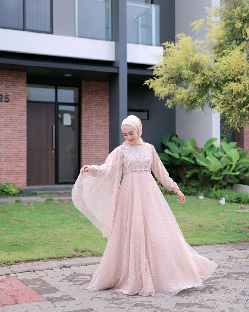 10 Inspirasi Gaun Hijab untuk Foto Prewedding, Anggun! | IDN Times